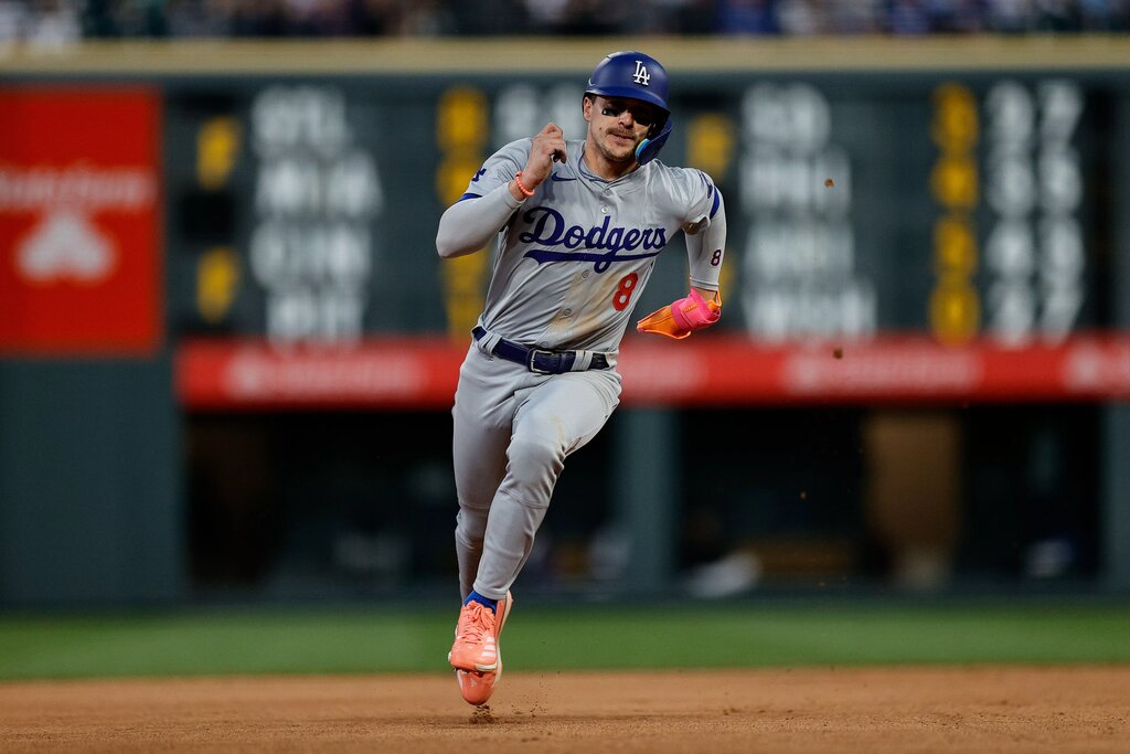 Dodgers Sign Enrique Hernandez