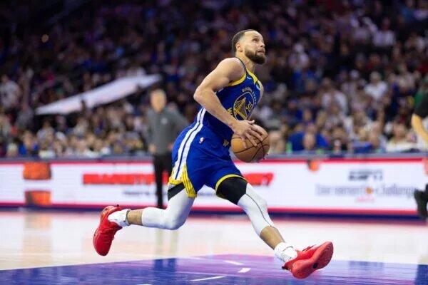 Stephen Curry Dunks For The Last Time - Last Word On Basketball
