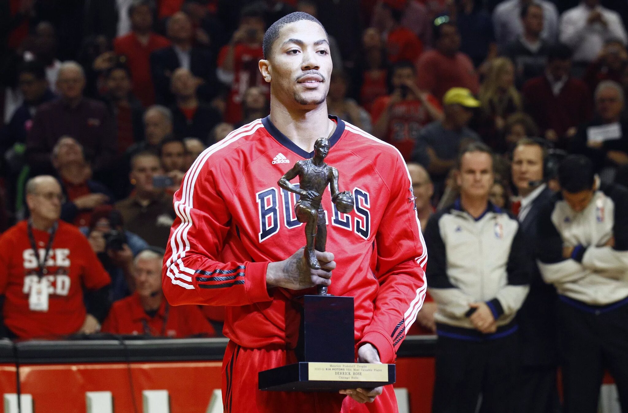 Derrick Rose’s Greatest Bulls Moments As Chicago Retires His Jersey ...