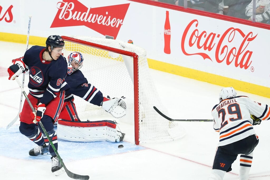 A Surprise Hart To Go Along with A Vezina at NHL Awards 2025