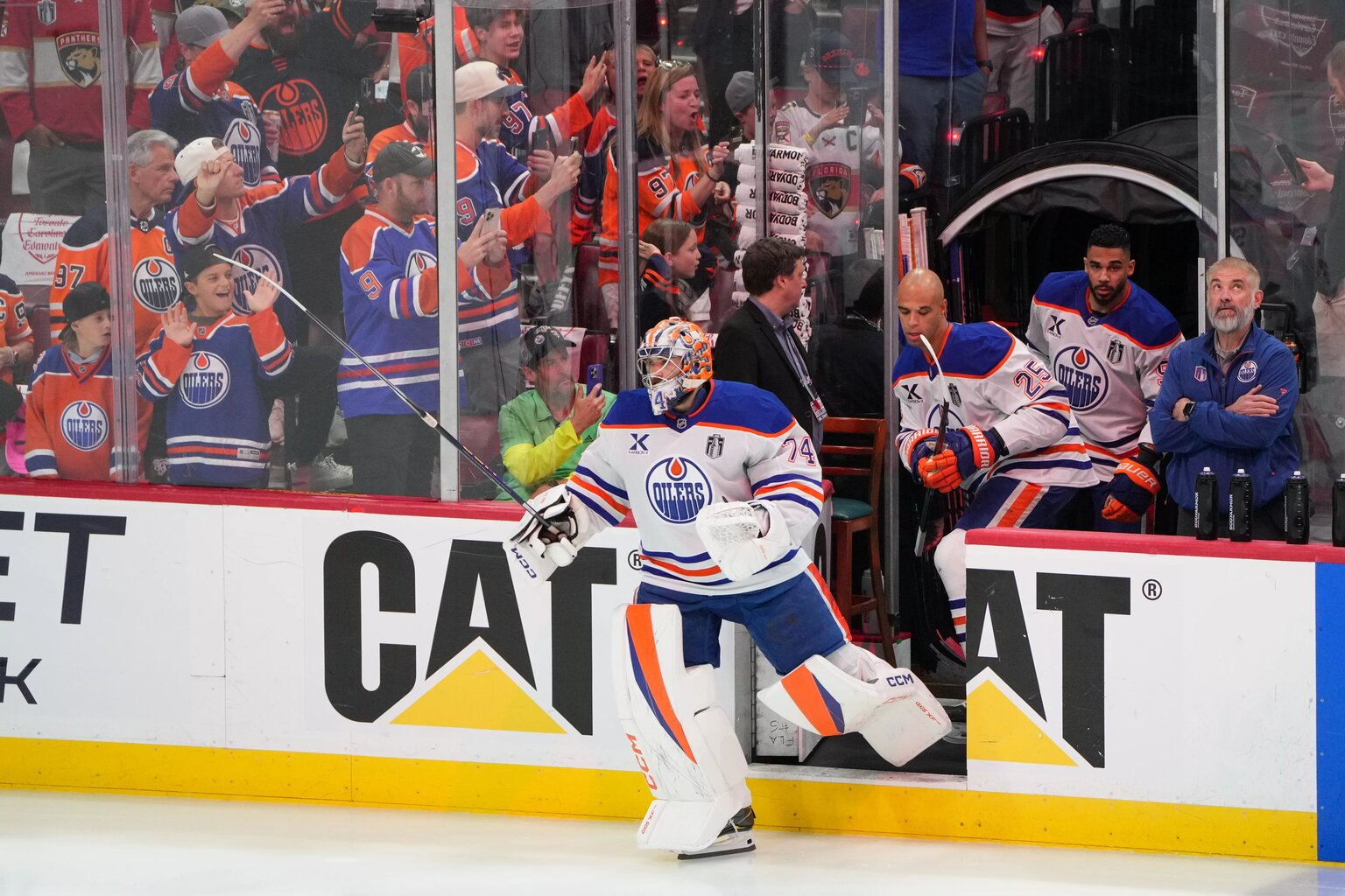 Edmonton Oilers' Goaltending Woes Continue Into 2025-26