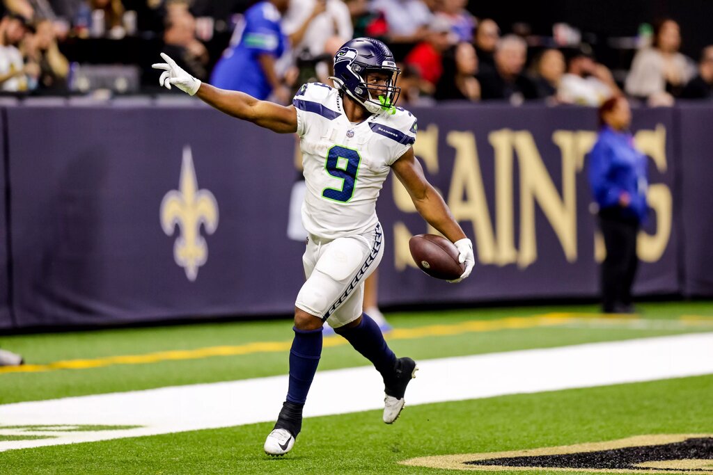 Kenneth Walker, Jakobi Meyers Top Week 6 Waiver Wire Targets