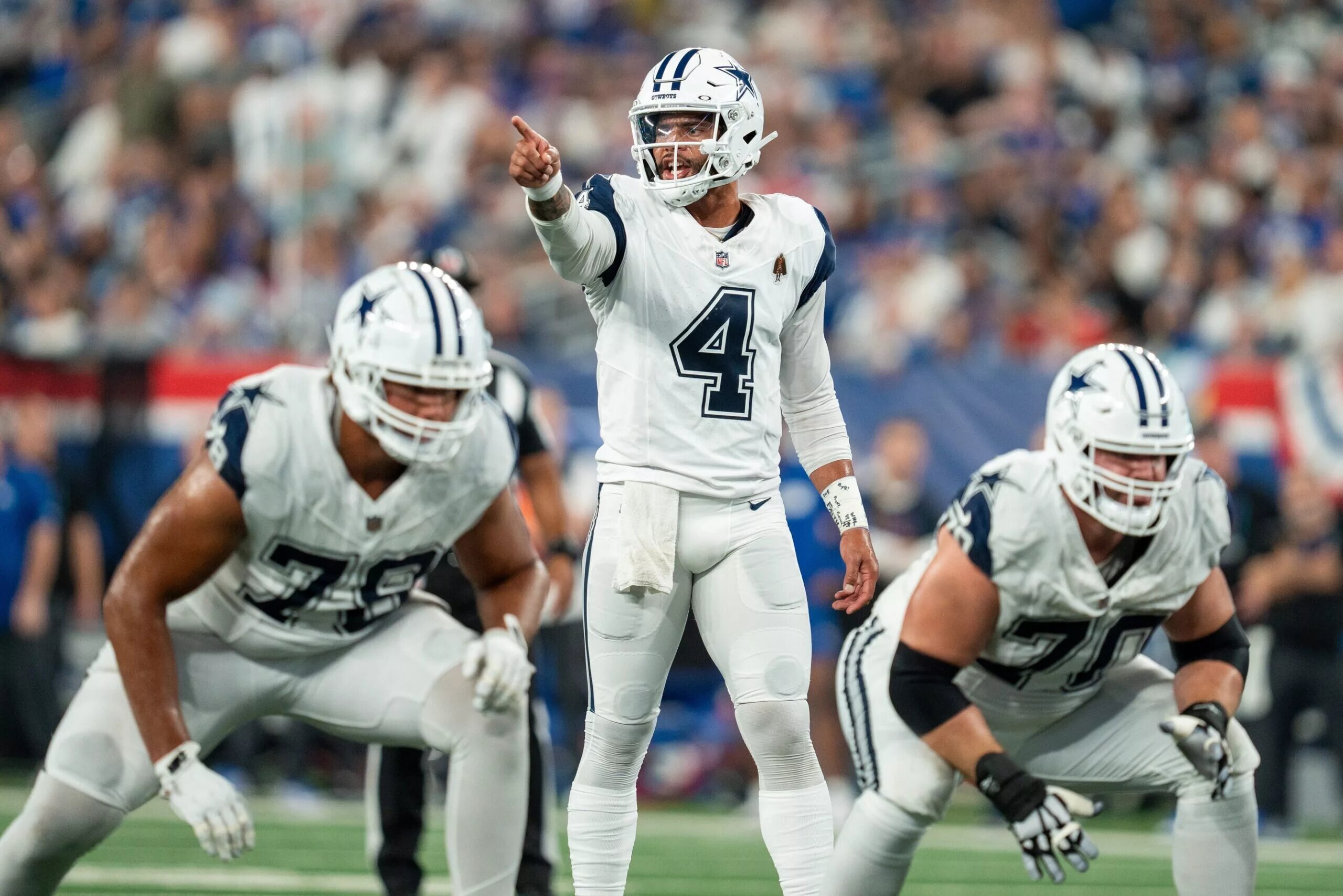 Dak Prescott Fires Off 2-Word Message to Locker Room Ahead of Title Push