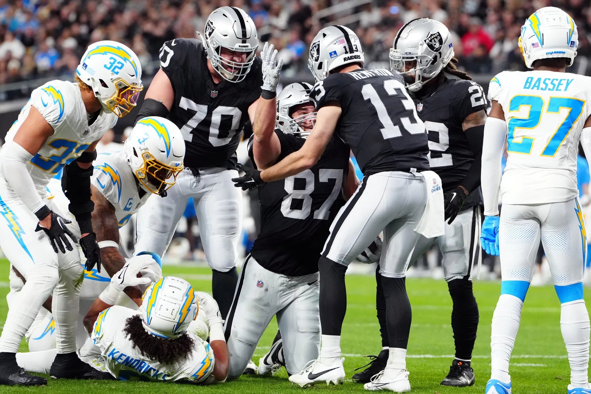 Raiders Pro Bowler Eyeing NFL Return, 2 Teams Interested