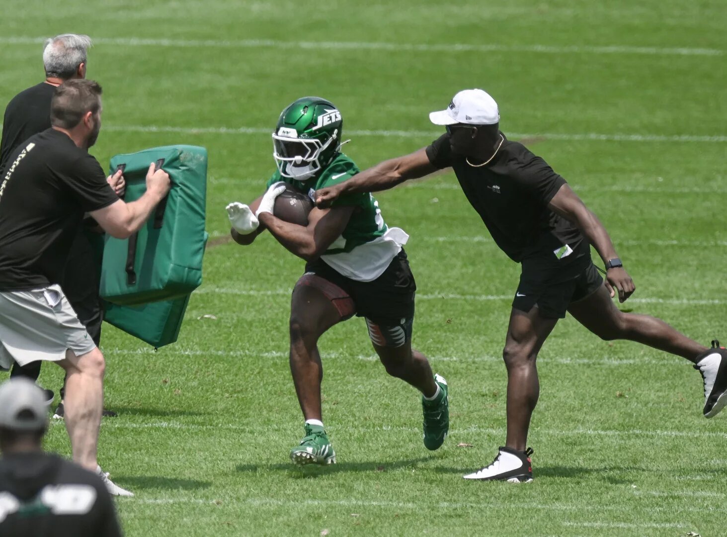 Breaking: NFL Insider Predicts Possible Jets Blockbuster Trade