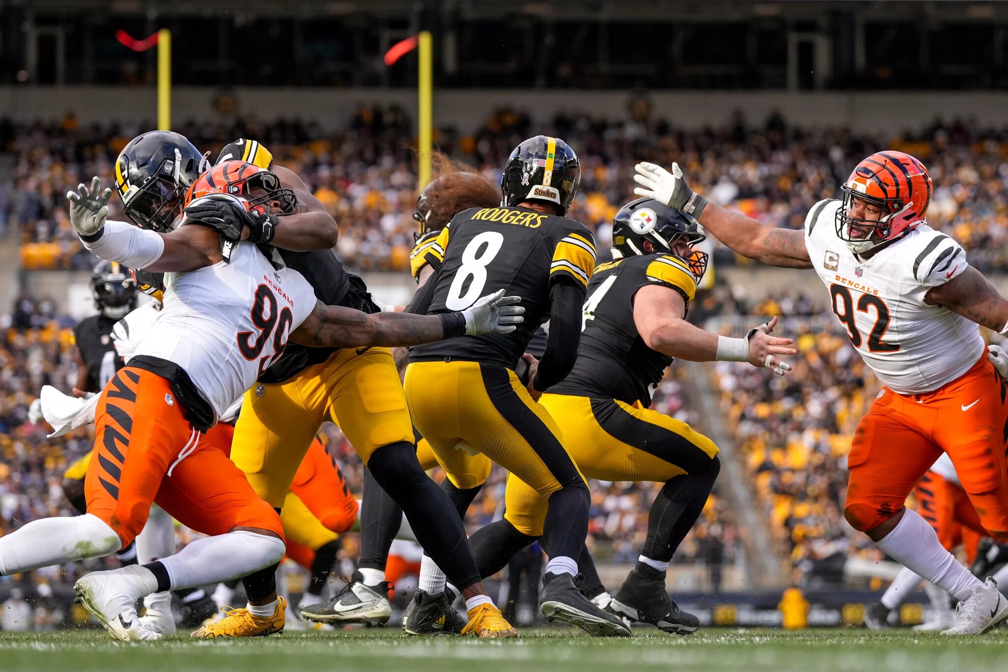Aaron Rodgers Injury Update: Star QB's Status Revealed For Bears-Steelers