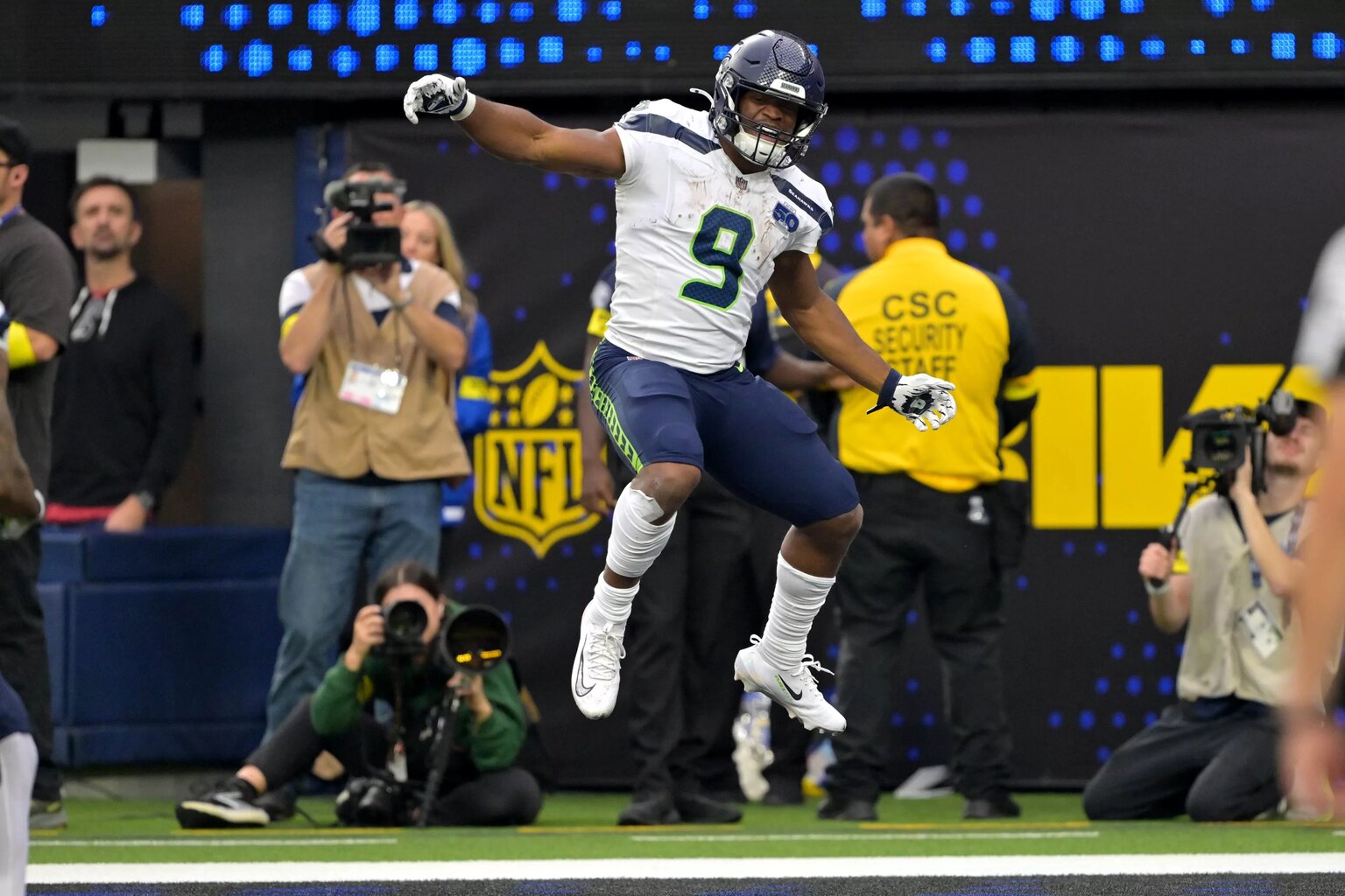 Kenneth Walker Injury Update: Star RB's Status Revealed For Seahawks-Titans
