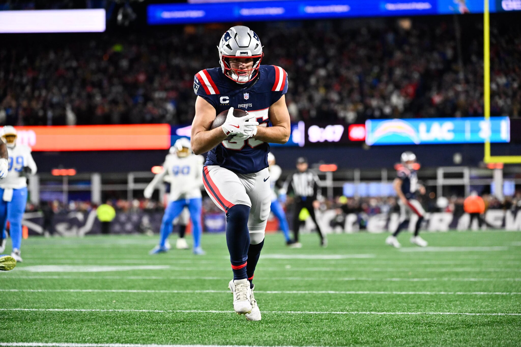 Hunter Henry Injury Update: Star TE's Status Revealed For Patriots-Texans