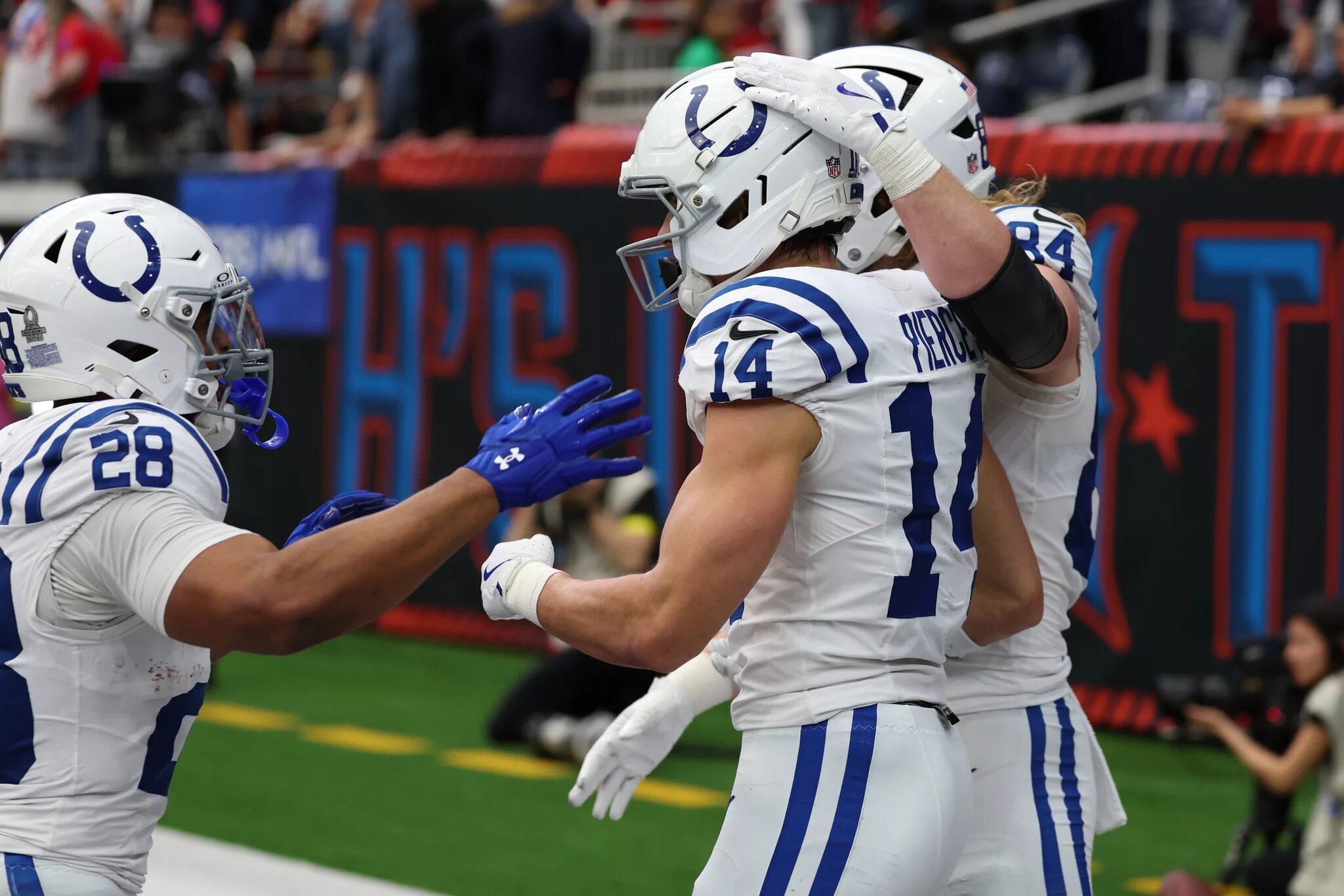Broncos, Steelers Linked To Colts Free Agent