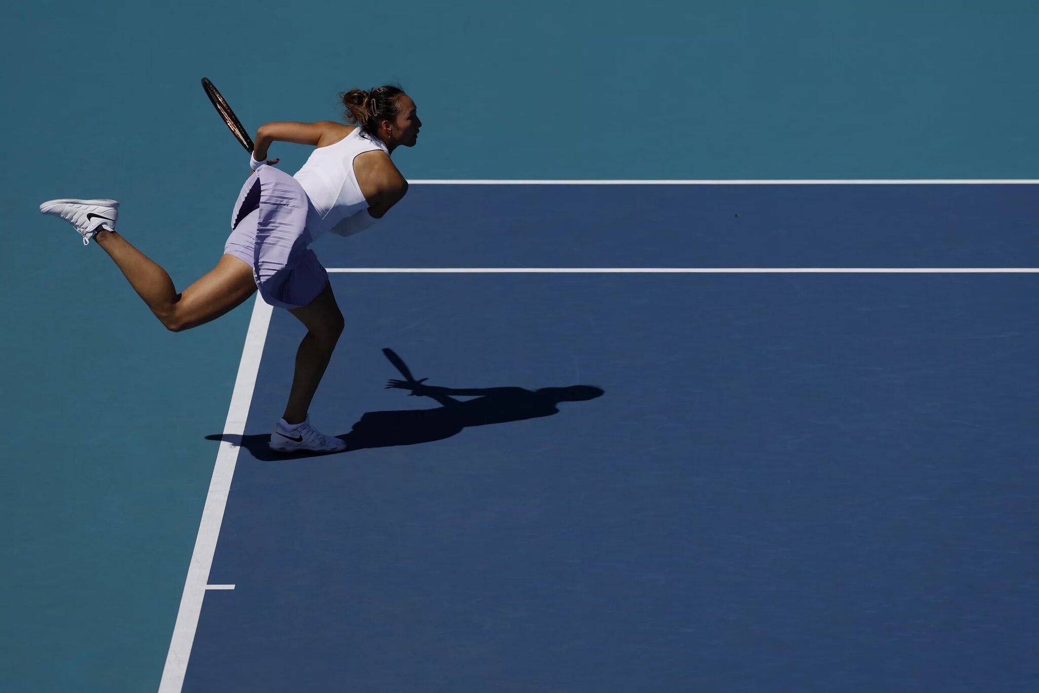 Sinner and Swiatek advance at China Open on day derailed by injury